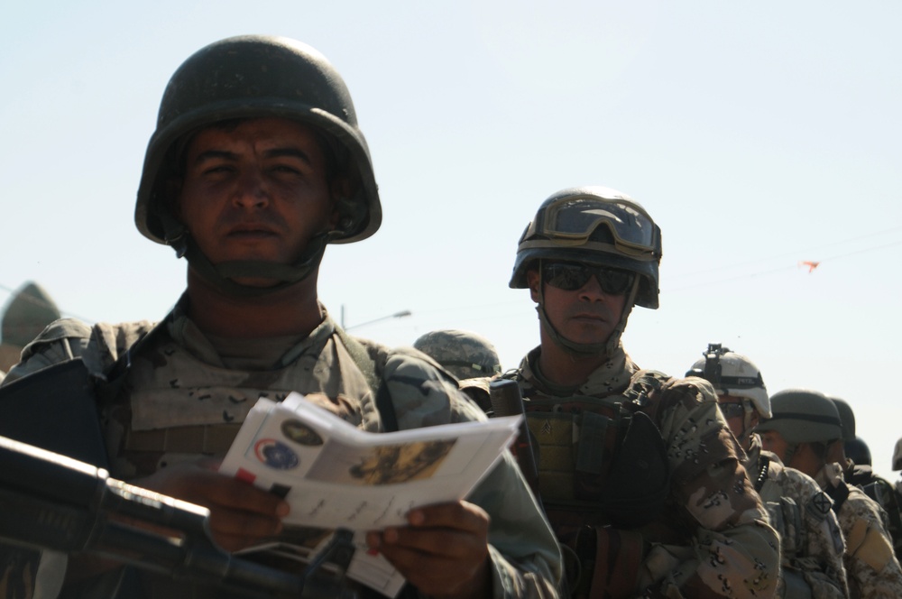 DVIDS - Images - Iraqi Soldiers Distribute Information Pamphlets [Image ...