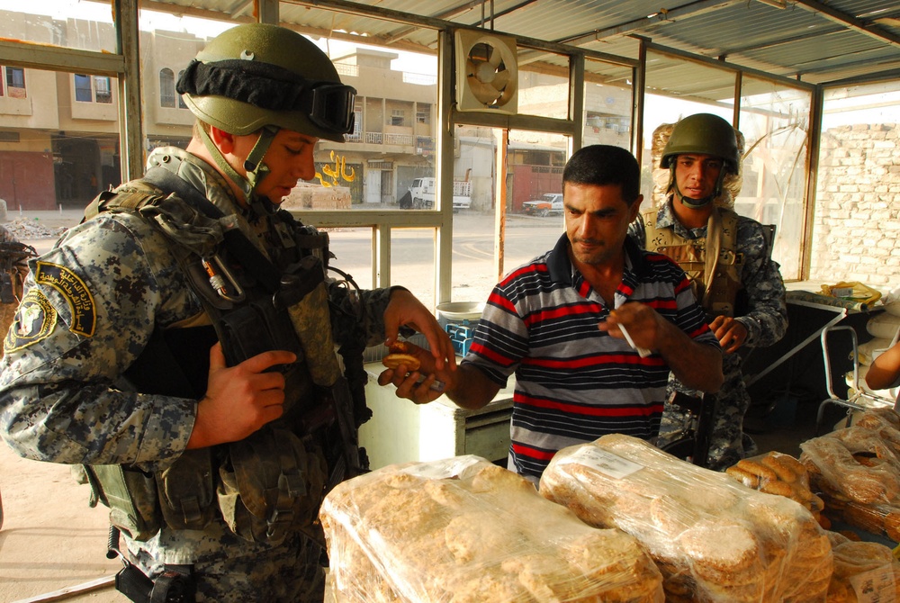 DVIDS - Images - Iraqi national police patrol Hayy Aamel to disrupt ...