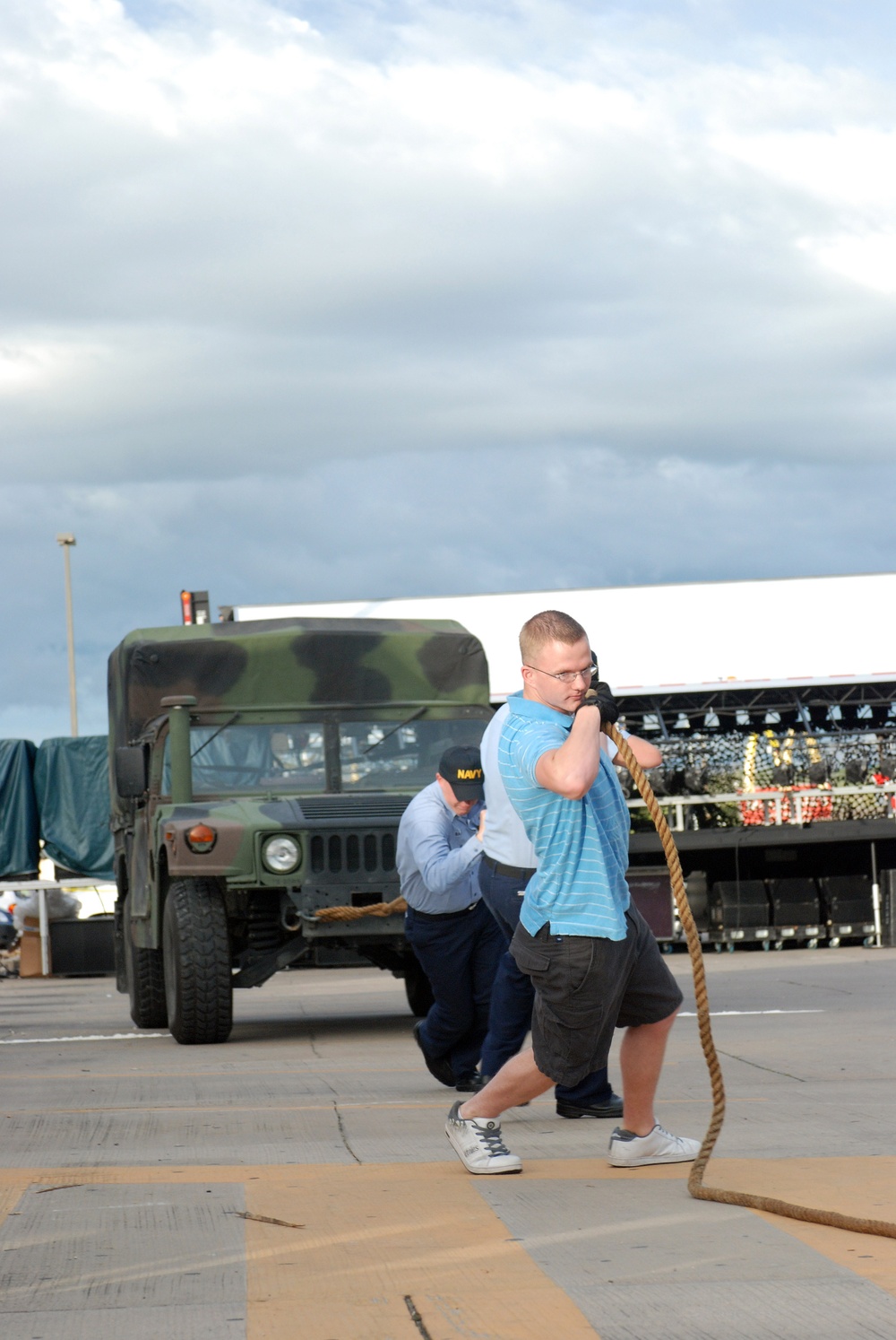 DVIDS - Images - Humvee Pull [Image 2 of 2]
