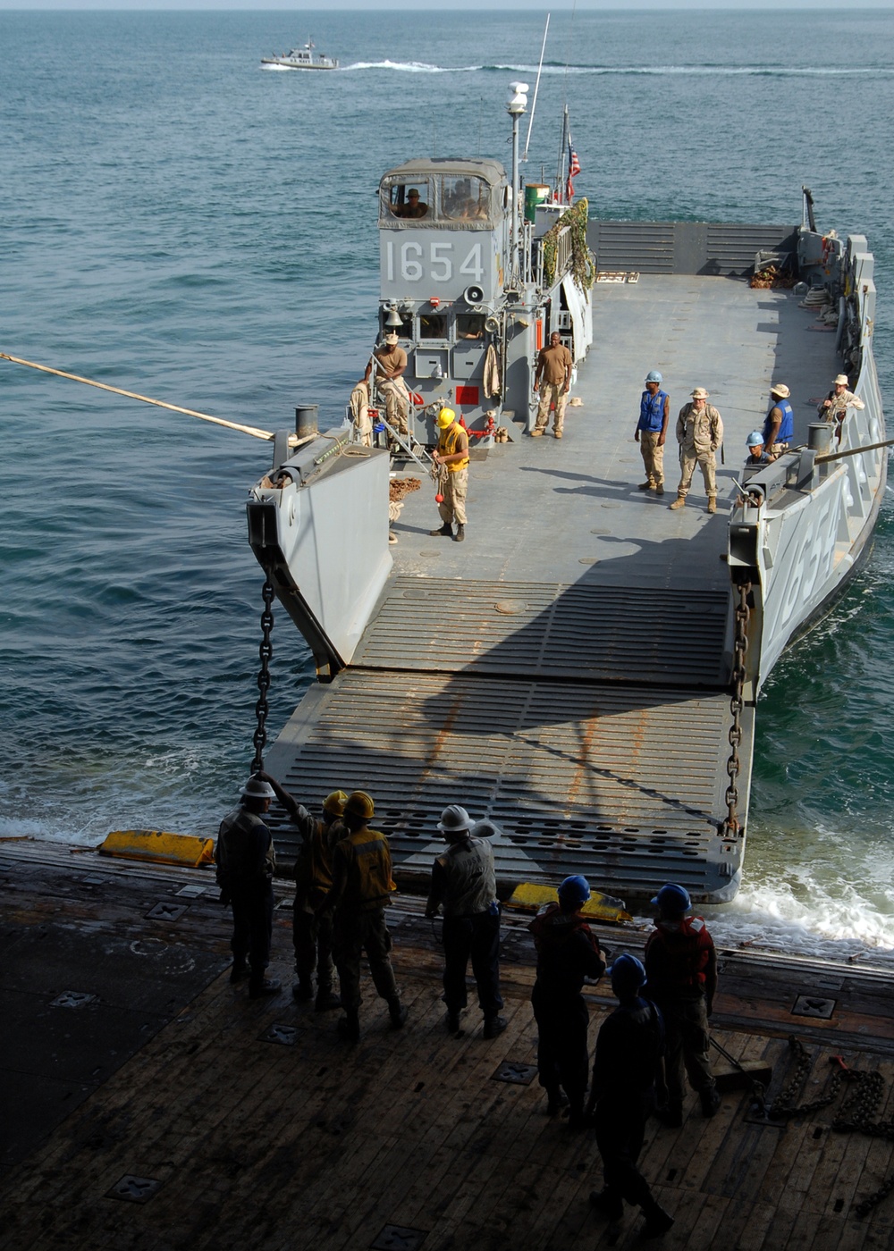 DVIDS - Images - Landing and replenishment for USS Carter Hall [Image 3 ...