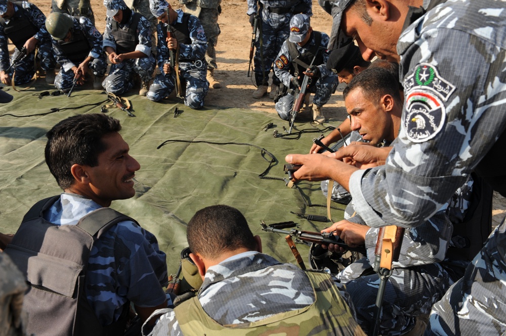DVIDS - Images - Iraqi police get new rifles [Image 1 of 14]
