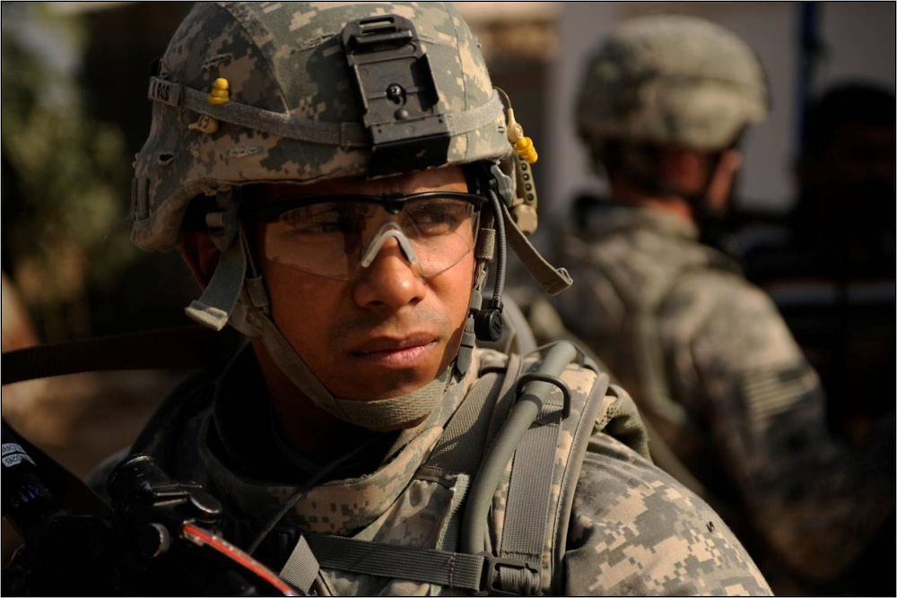 DVIDS - Images - Soldiers, Iraqi army engage citizens in Diwaniya ...