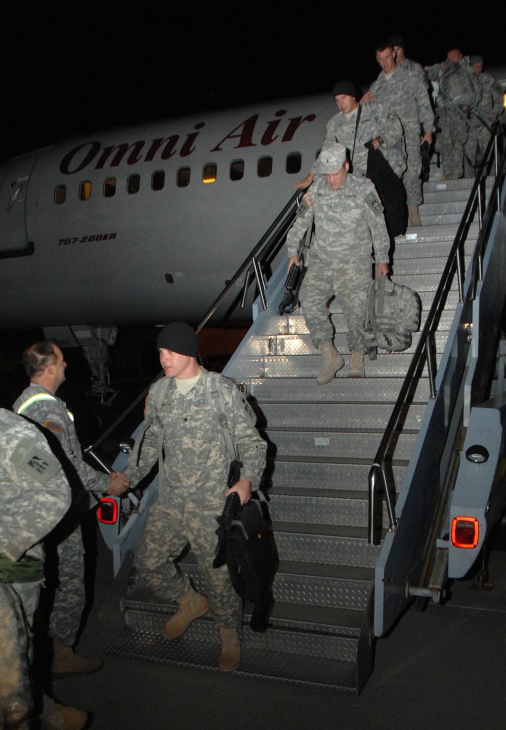 DVIDS - News - 76th Brigade Soldiers return to warm welcome
