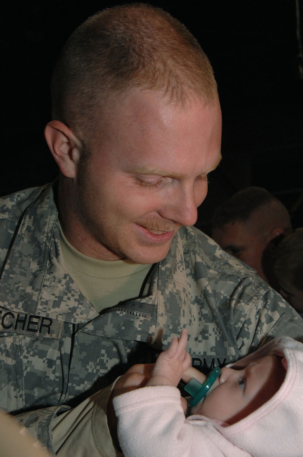 DVIDS - News - 76th Brigade Soldiers return to warm welcome