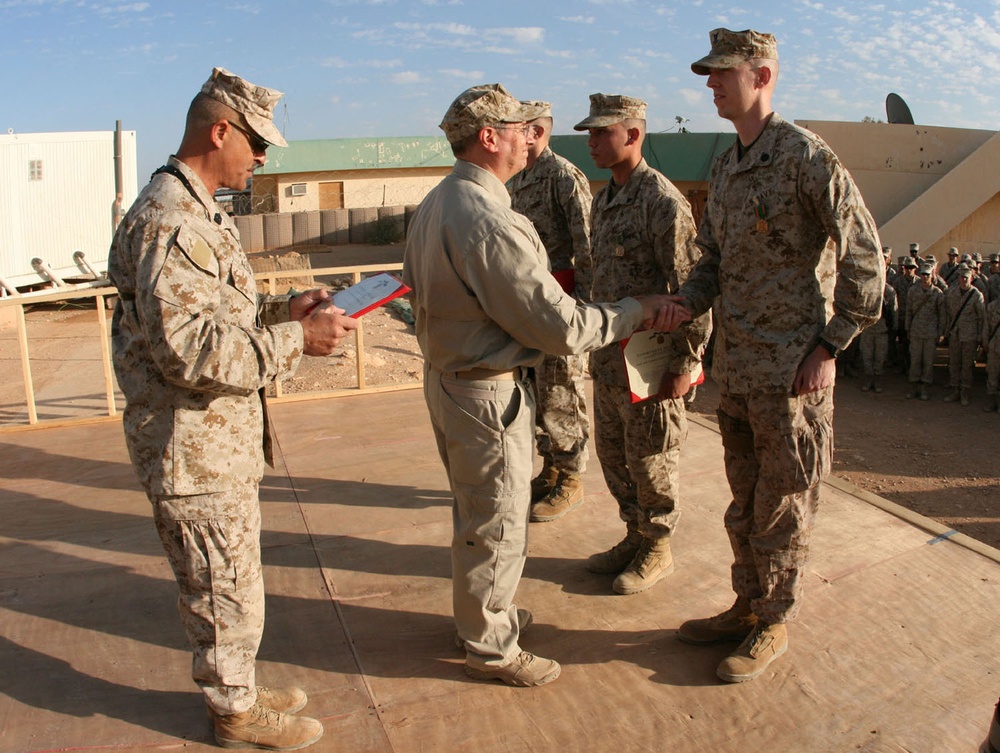 DVIDS - Images - Reserve Marines Host Distinguished Visitor [Image 3 of 3]