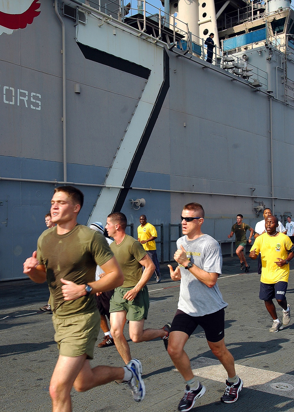 DVIDS - Images - Sailors participate in half-way run aboard USS Iwo Jima