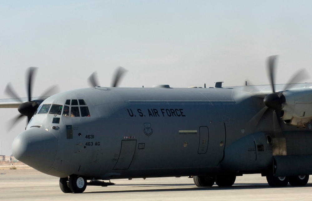DVIDS - Images - Super Hercules Pays Visit to Joint Base Balad [Image 2 ...