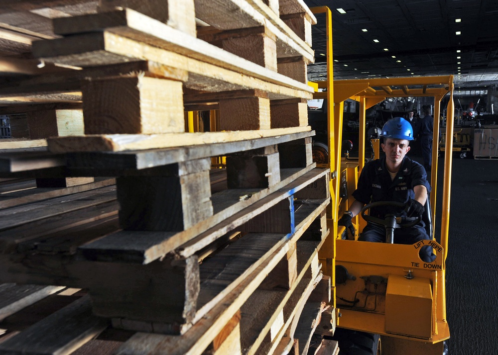 DVIDS - Images - Moving and shifting pallets