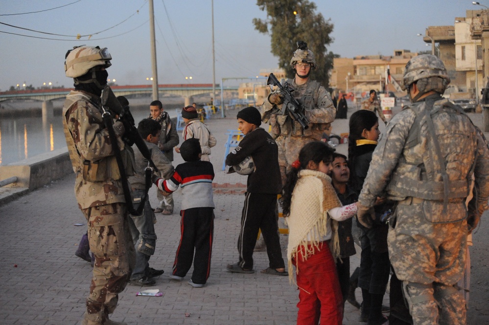 DVIDS - Images - Evening Patrol in Baghdad, Iraq [Image 8 of 23]