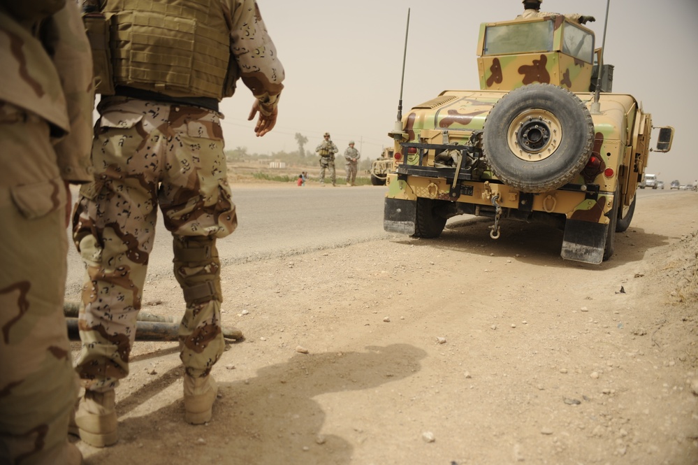DVIDS - Images - Patrol in Hamza, Iraq [Image 15 of 16]