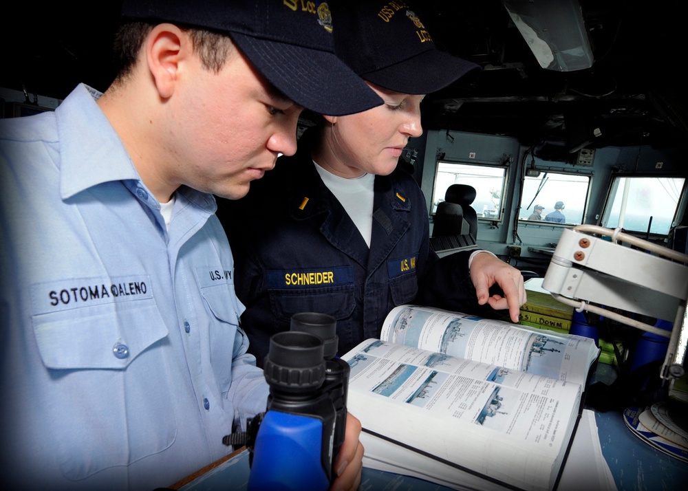 DVIDS - Images - Standing watch aboard the bridge