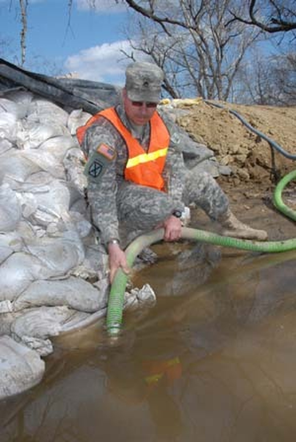 DVIDS - News - Guardsmen in a Statewide Flood Fight