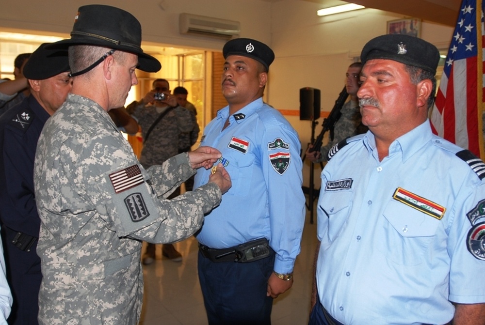 DVIDS - News - Iraqi Police prevent attack, receive award for service
