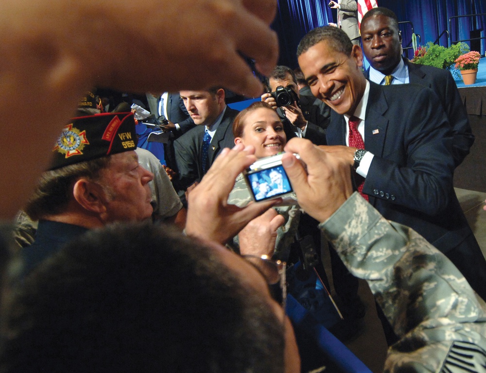 DVIDS - News - President Obama visits Phoenix; meets Luke AFB Airmen