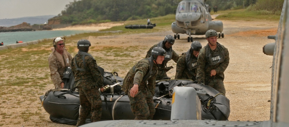 DVIDS - News - SOTG coxswain course on Okinawa adds helocasts to course ...