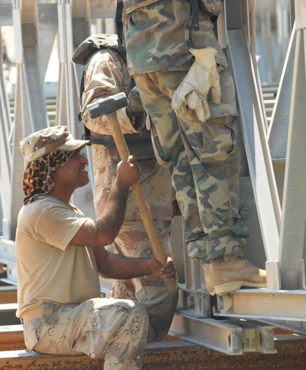 DVIDS - News - U.S., Iraqi army Engineers open new bridge over Tigris
