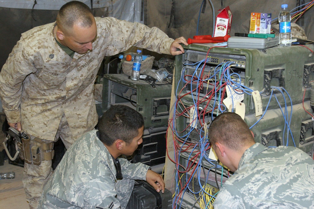 DVIDS - Images - Airmen lend MWCS-28 a hand, support MAG-40 ...