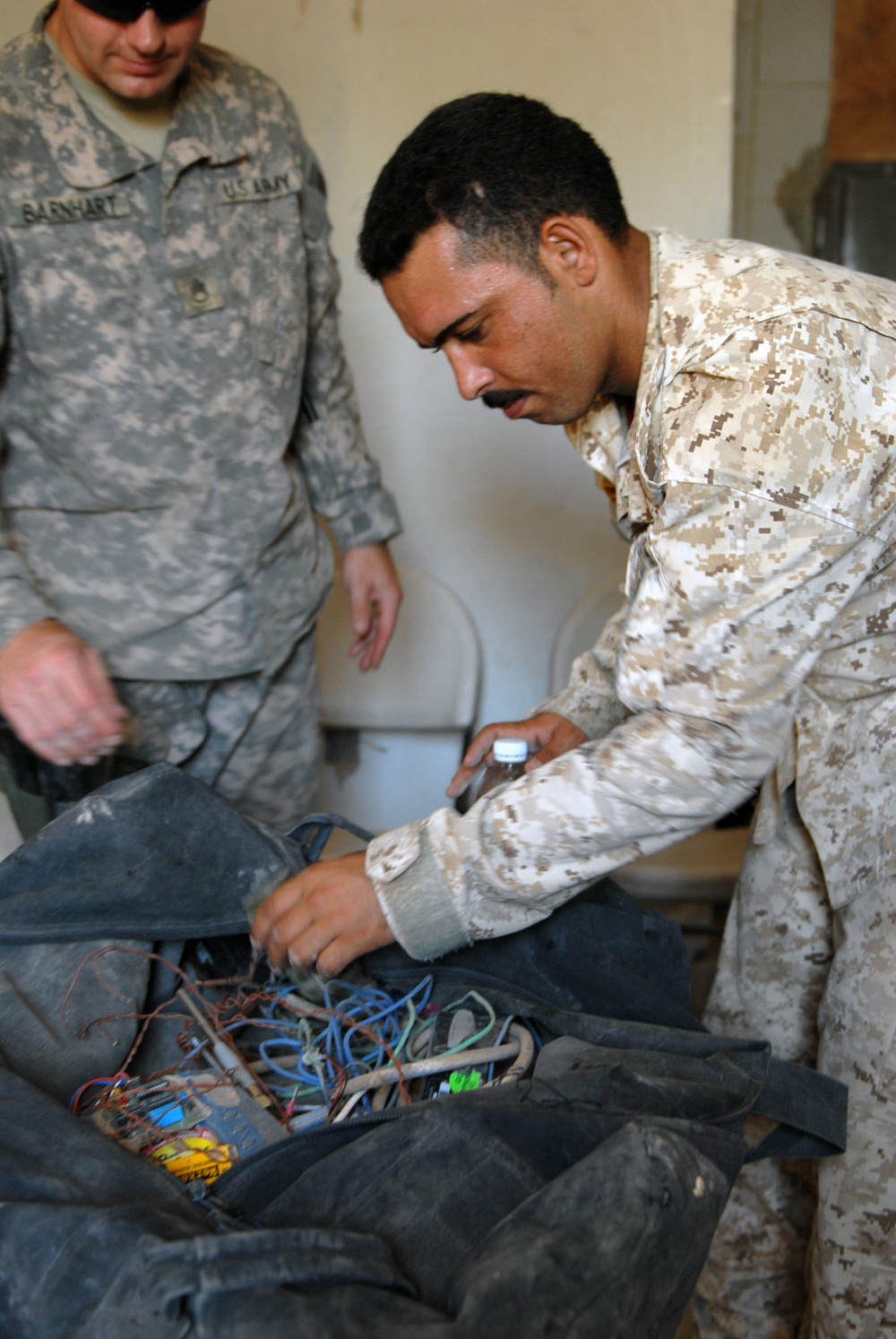 DVIDS - Images - Training with an eye for IEDs [Image 3 of 3]