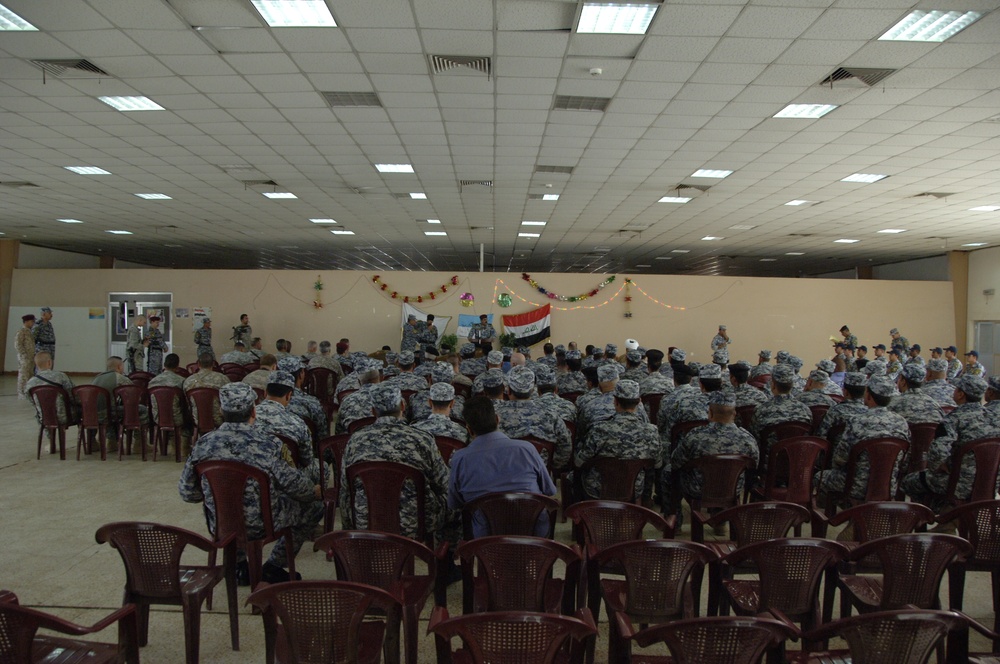DVIDS - Images - Iraqi federal police graduate NCO academy [Image 3 of 7]