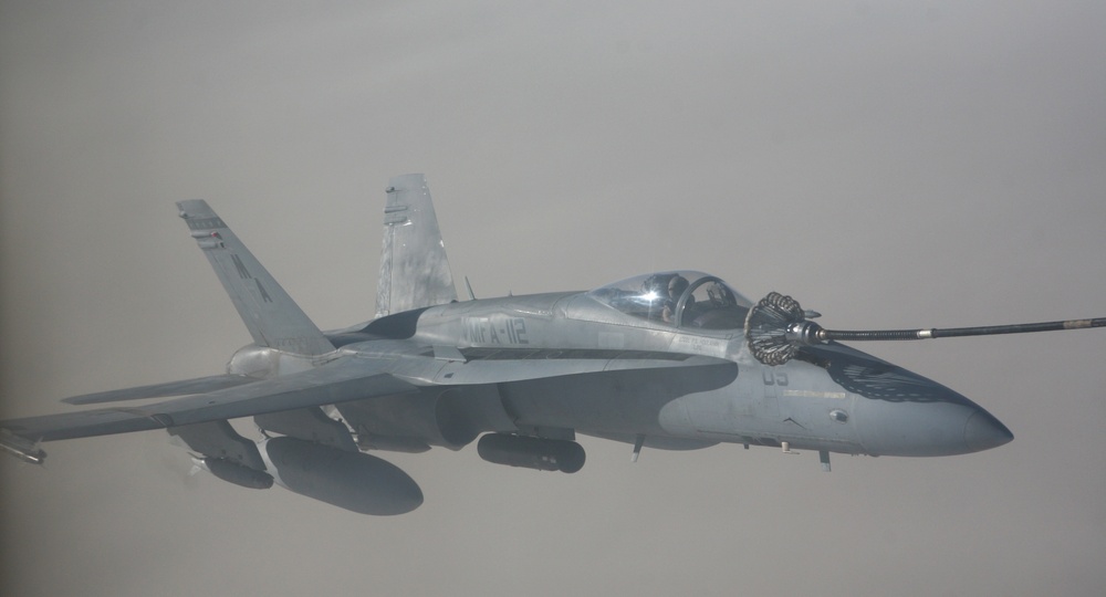 DVIDS - Images - VMGR-252 provides VMFA-112 a full service gas stop ...