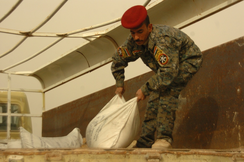 DVIDS - News - Iraqi Army leads combined humanitarian aid mission in ...