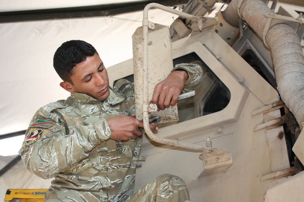 DVIDS - Images - Engineers offer maintenance training to the 11th Iraqi ...