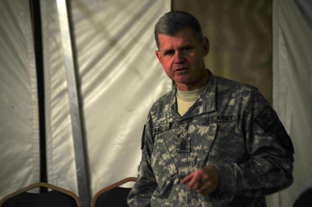 DVIDS - Images - U.S. Army Command top NCO talks with troops [Image 1 of 3]