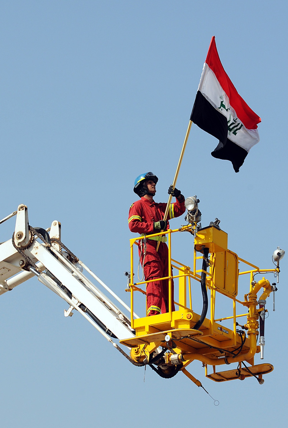 DVIDS - News - New Iraqi firefighters display skills in exercise