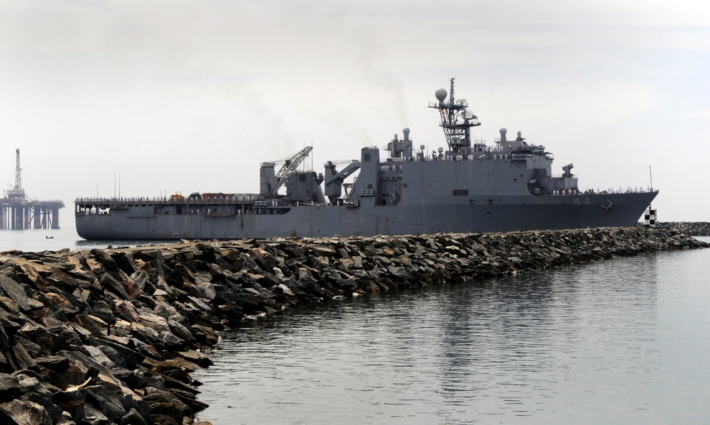DVIDS - Images - USS Gunston Hall [Image 1 of 3]