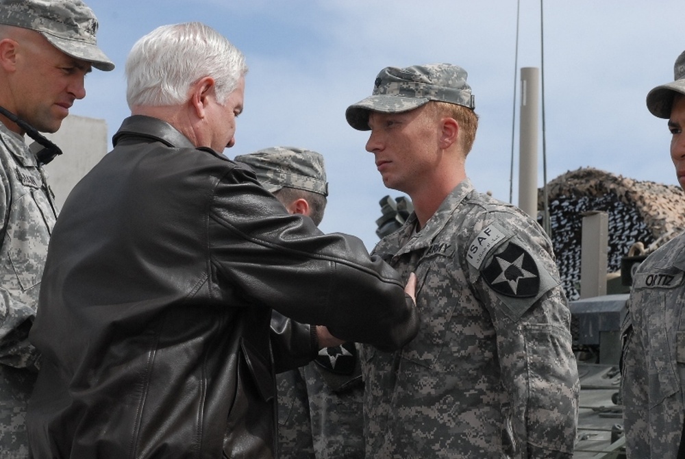 DVIDS - Images - Secretary Gates visits FOB Frontenac [Image 2 of 4]
