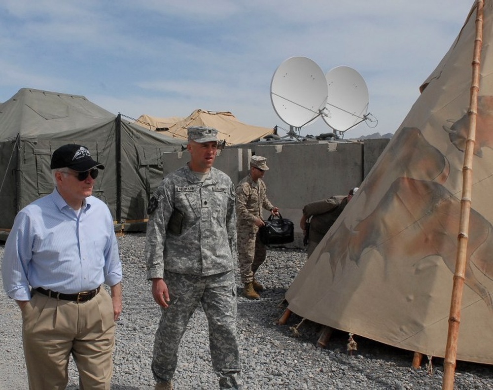 DVIDS - Images - Secretary Gates visits FOB Frontenac [Image 3 of 4]