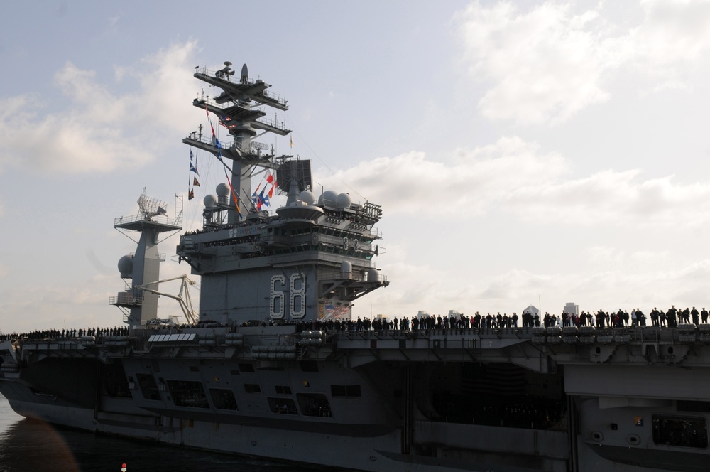DVIDS - Images - Nimitz returns to homeport [Image 1 of 2]