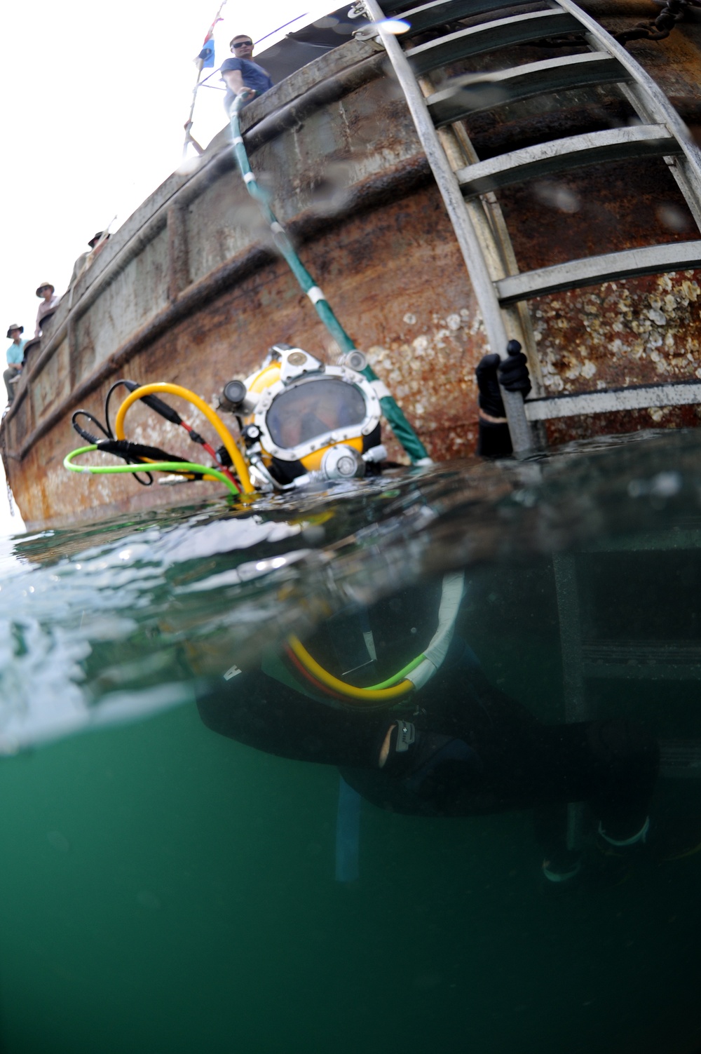 DVIDS - Images - Sailors Dive for Remnants [Image 4 of 8]