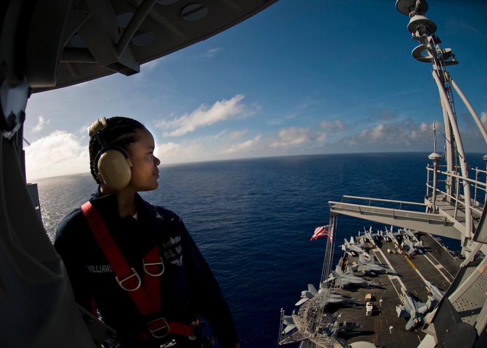 DVIDS - Images - USS George Washington action [Image 2 of 2]