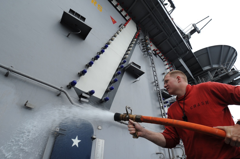 DVIDS - Images - USS George Washington action [Image 4 of 4]