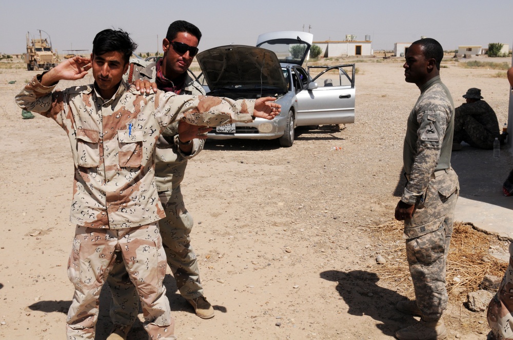 DVIDS - Images - 2-3 FA trains Kurdish Regional Guard on how to conduct ...