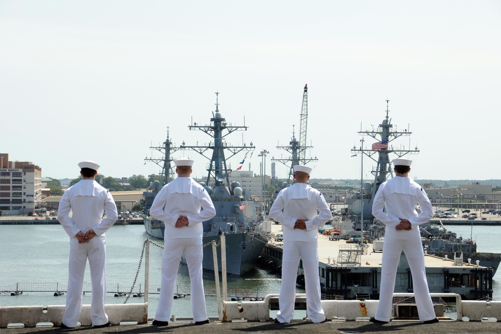 DVIDS - Images - USS Nassau comes home [Image 2 of 2]