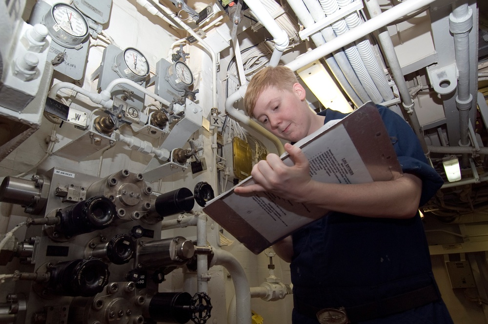 DVIDS - Images - Sailor maintains USS George Washington [Image 2 of 2]