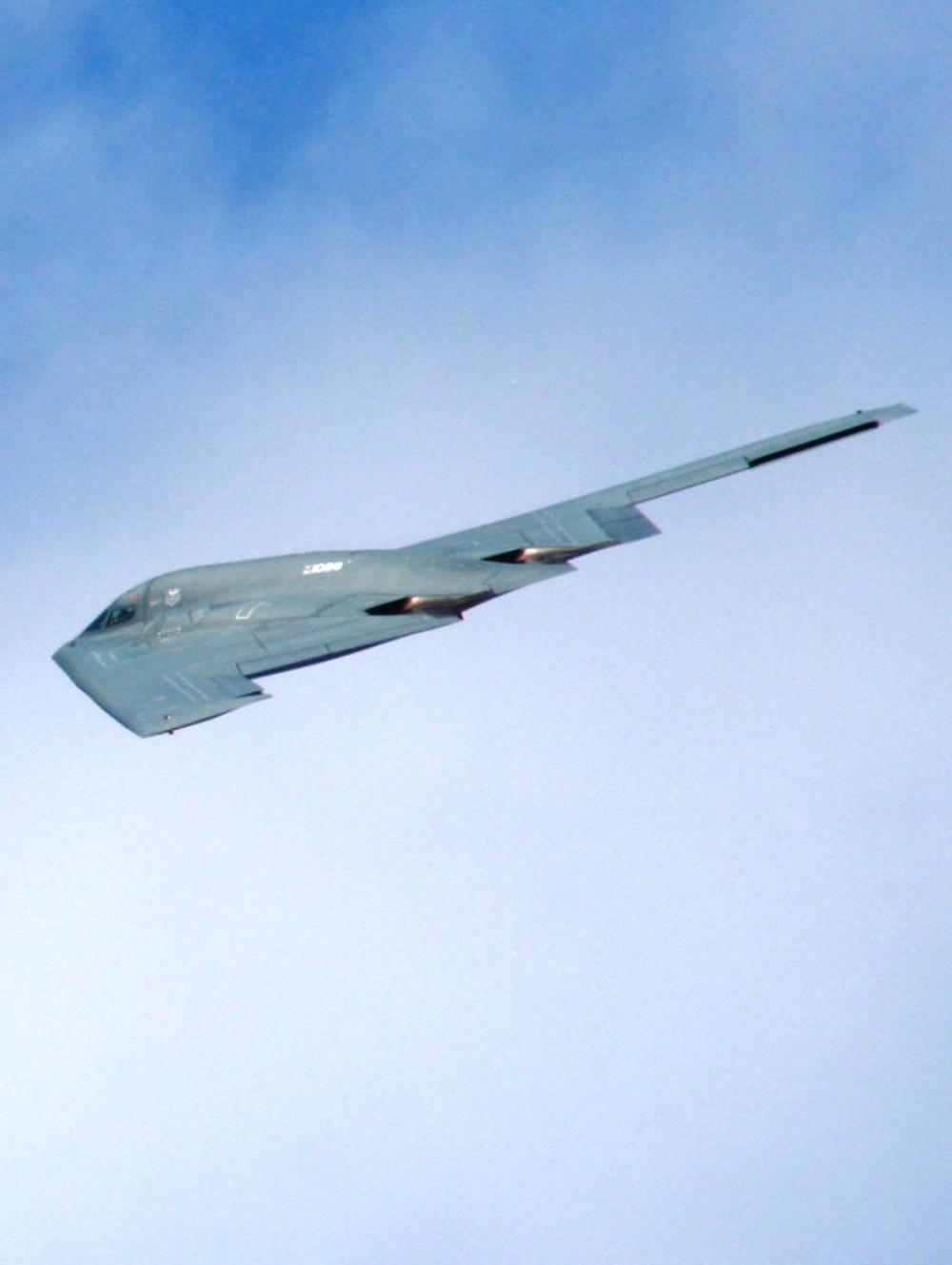 DVIDS - News - B-2 Spirit performs during Scott AFB airshow