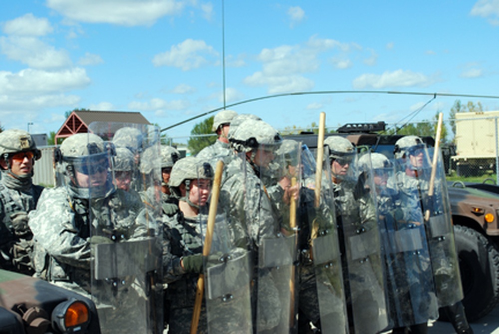 DVIDS - News - Military Police Train on Riot Control, Cordon and Search