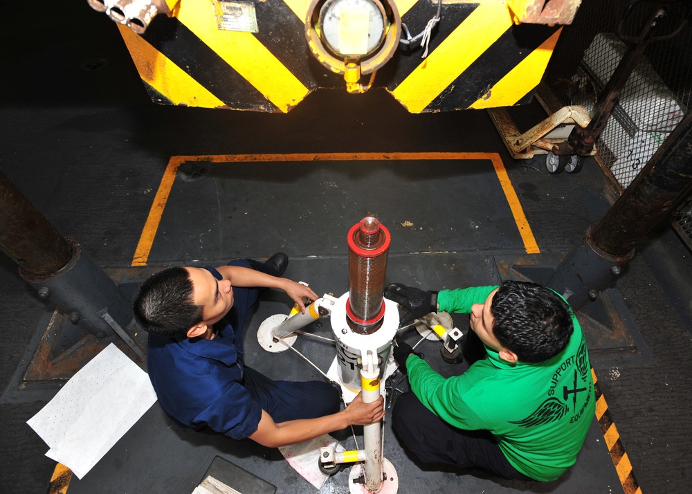 DVIDS - Images - Sailors conduct preventative maintenance [Image 3 of 3]