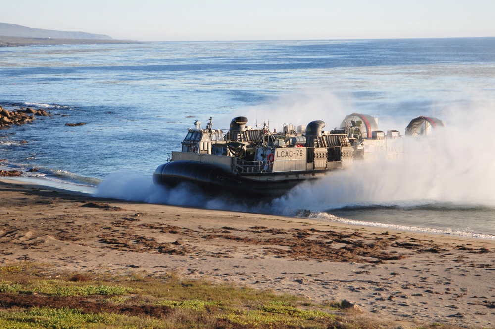 DVIDS - Images - Marines land by LCAC [Image 5 of 7]