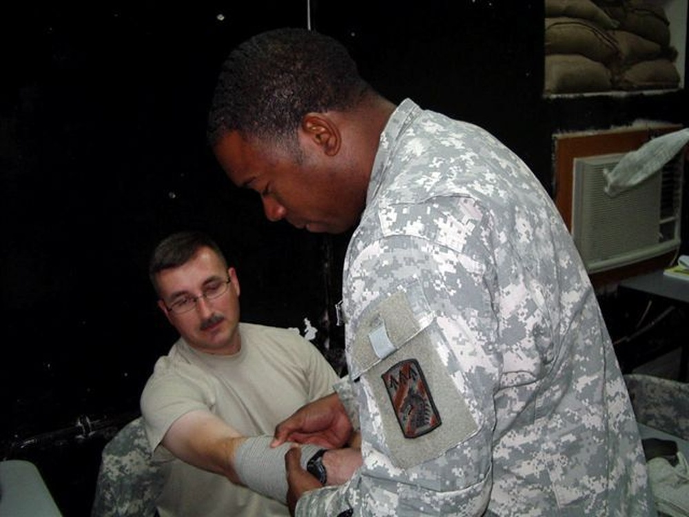 DVIDS - News - Maintenance Soldiers renew first aid skills with combat ... DVIDS - News - Maintenance Soldiers renew first aid skills with combat ...