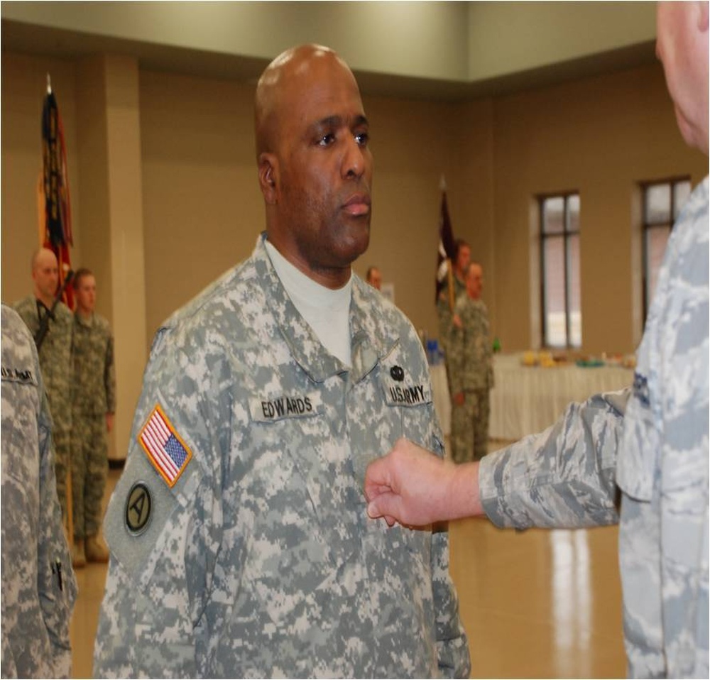 DVIDS - News - Edwards accepts command of Kentucky National Guard 75th ...