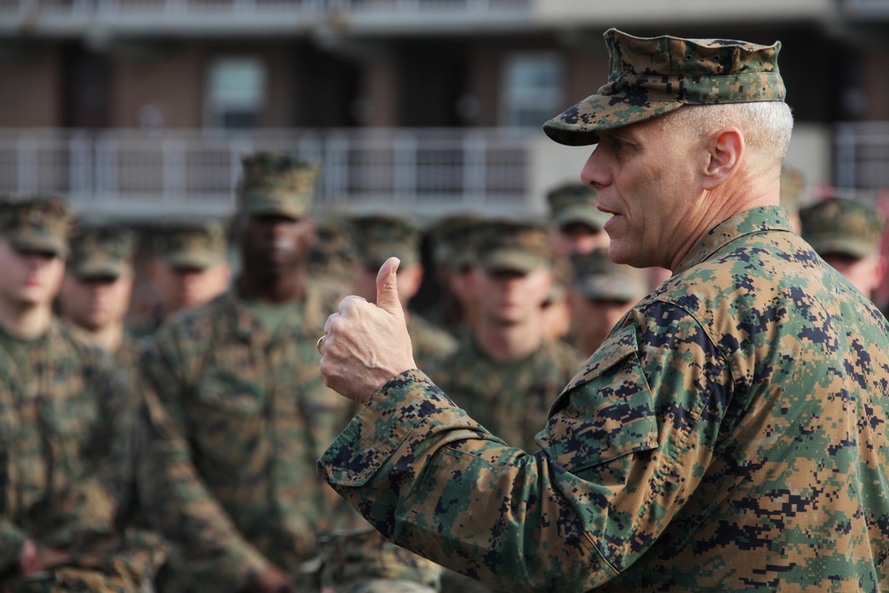 DVIDS - Images - 22nd MEU Marines Recieve Honors [Image 7 of 7]