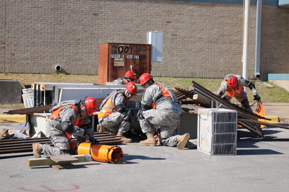 DVIDS - Images - Engineer soldiers demonstrate rescue techniques [Image ...