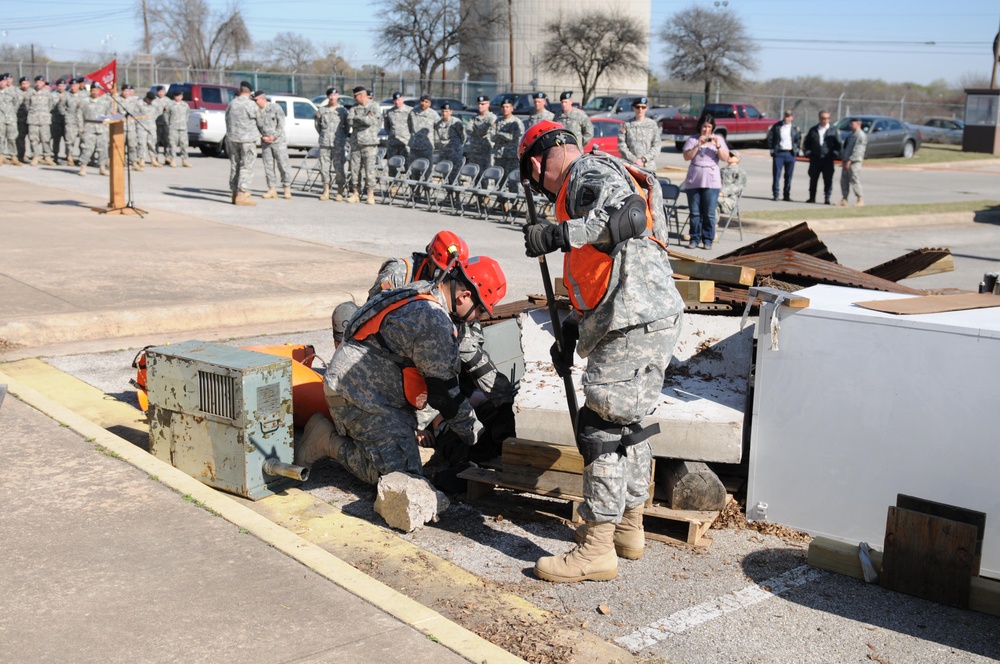 DVIDS - Images - Engineer soldiers demonstrate rescue techniques [Image ...