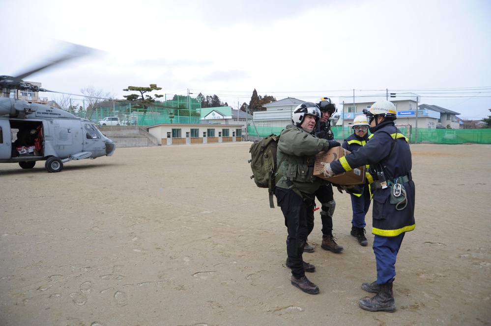 DVIDS - Images - HS 14 conducts humanitarian assistance operations ...