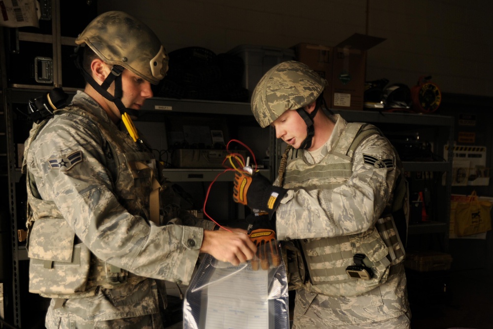 DVIDS - Images - EOD trains to deploy [Image 5 of 8]