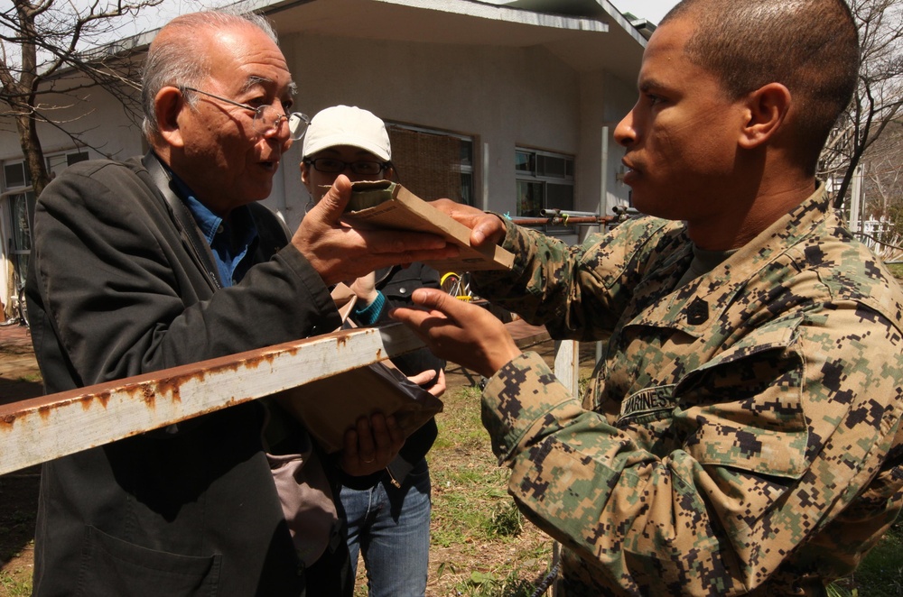DVIDS - Images - 3rd MEB ACE helps local orphanage [Image 6 of 11]